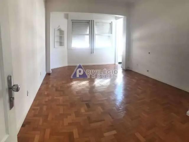 Apartamento para Venda em Rio de Janeiro/RJ Copacabana 3 Quartos