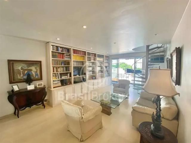 Apartamento para Venda em Rio de Janeiro/RJ Copacabana 3 Quartos