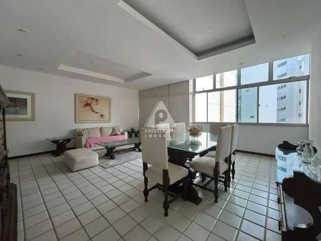 Apartamento para Venda em Rio de Janeiro/RJ Copacabana 3 Quartos