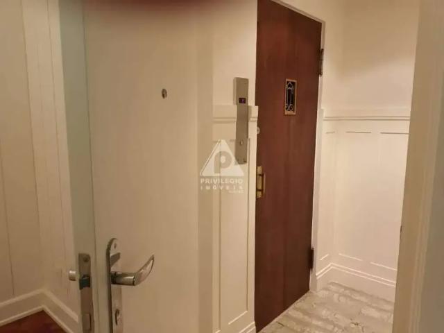 Apartamento para Venda em Rio de Janeiro/RJ Copacabana 3 Quartos