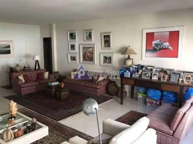 Apartamento para Venda em Rio de Janeiro/RJ Copacabana 3 Quartos