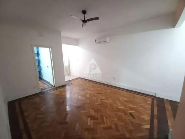 Apartamento para Venda em Rio de Janeiro/RJ Copacabana 3 Quartos