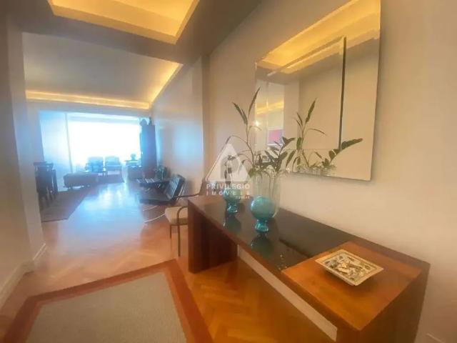 Apartamento para Venda em Rio de Janeiro/RJ Copacabana 3 Quartos