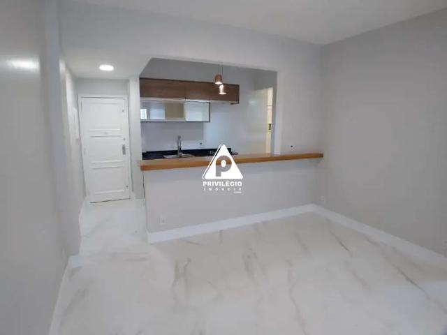 Apartamento para Venda em Rio de Janeiro/RJ Copacabana 3 Quartos