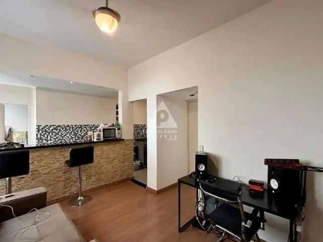 Apartamento para Venda em Rio de Janeiro/RJ Leme 2 Quartos