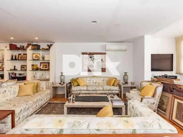Apartamento para Venda em Rio de Janeiro/RJ Leme 2 Quartos