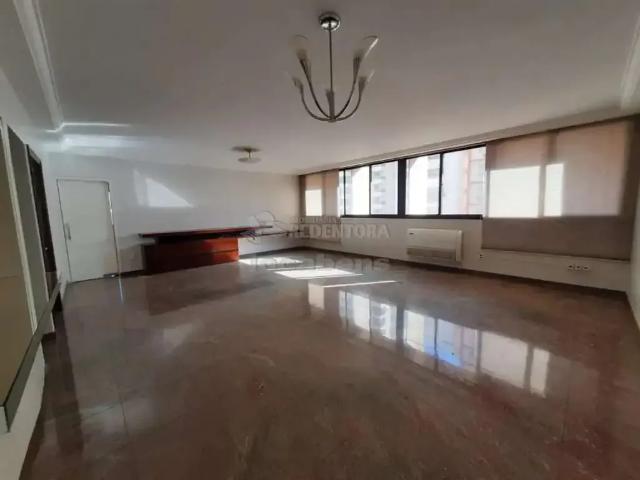 Apartamento para Venda em São José do Rio Preto/SP Centro 4 Quartos