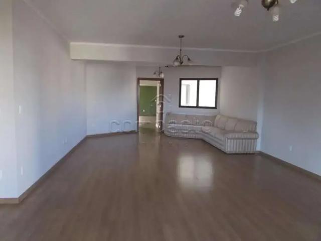Apartamento para Venda em São José do Rio Preto/SP Centro 5 Quartos