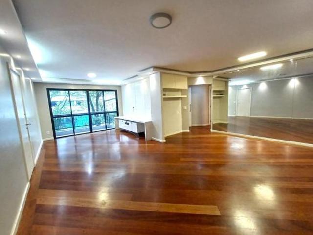 Apartamento para Venda em São Paulo, Vila Andrade, 4 dormitórios, 1 suíte, 4 banheiros, 2 vagas