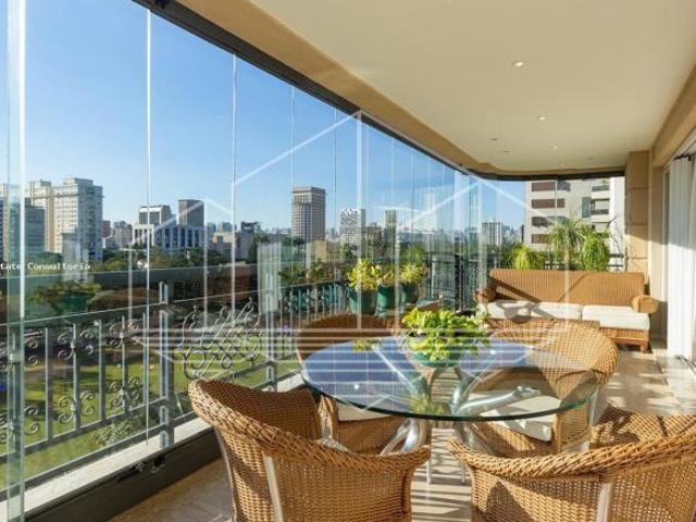 Apartamento para Venda em São Paulo, Jardim Europa, 3 dormitórios, 3 suítes, 5 banheiros, 5 vagas