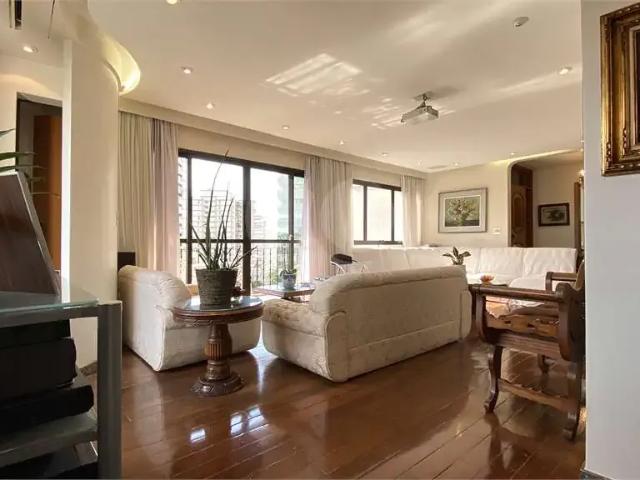 Apartamento para Venda em São Paulo/SP Moema 3 Quartos