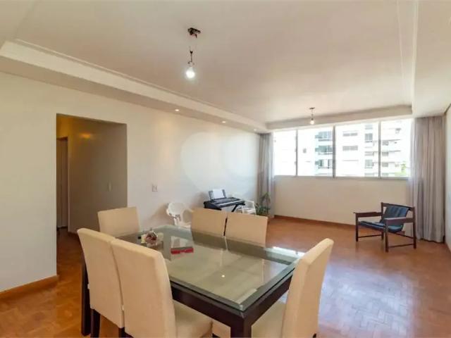 Apartamento para Venda em São Paulo/SP Moema 3 Quartos