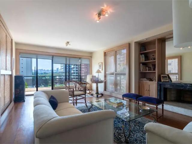 Apartamento para Venda em São Paulo/SP Moema 3 Quartos