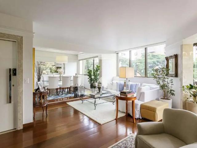 Apartamento para Venda em São Paulo/SP Moema 3 Quartos
