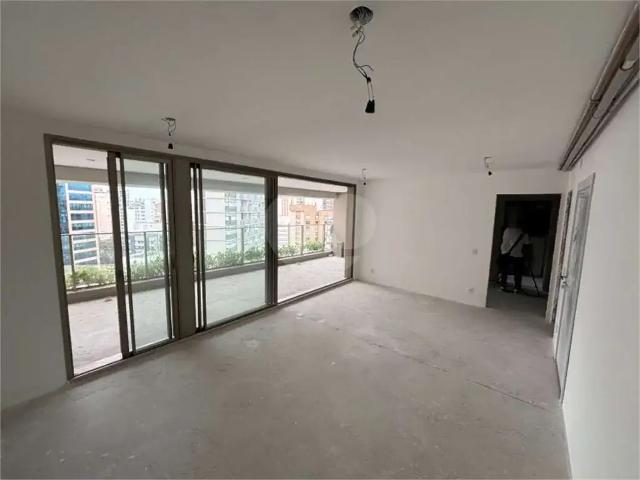 Apartamento para Venda em São Paulo/SP Moema 3 Quartos