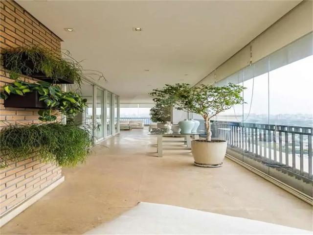 Apartamento para Venda em São Paulo/SP Moema 4 Quartos