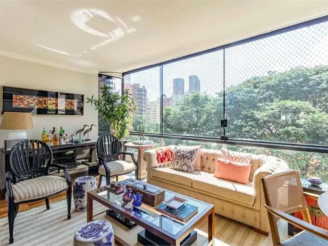 Apartamento para Venda em São Paulo/SP Moema 4 Quartos