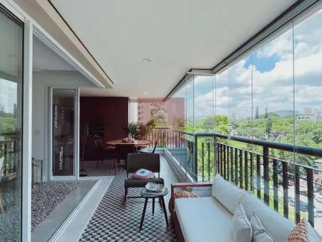 Apartamento para Venda em São Paulo/SP Moema 4 Quartos