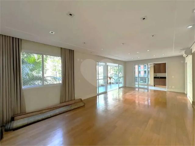 Apartamento para Venda em São Paulo/SP Moema 4 Quartos