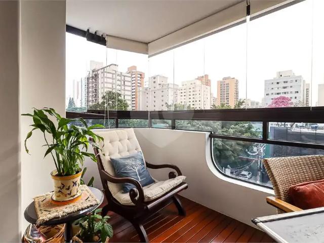 Apartamento para Venda em São Paulo/SP Moema 4 Quartos
