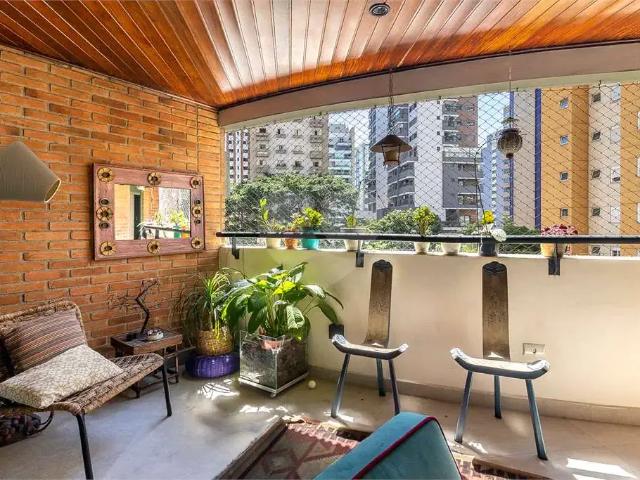 Apartamento para Venda em São Paulo/SP Moema 4 Quartos