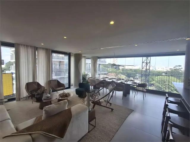 Apartamento para Venda em São Paulo/SP Alto de Pinheiros 4 Quartos