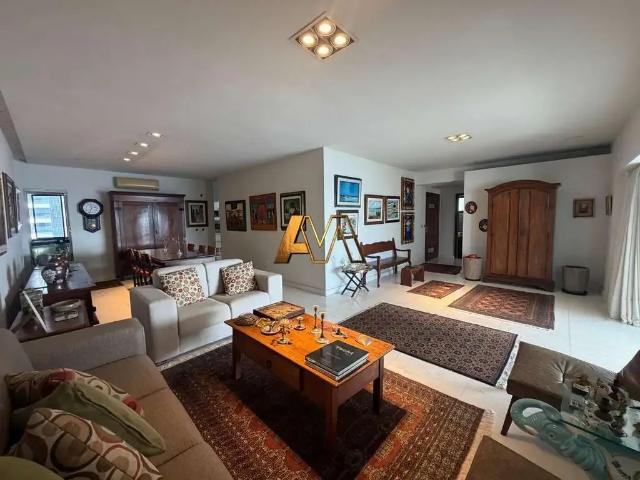 Apartamento para Venda em Salvador/BA Vitória 4 Quartos
