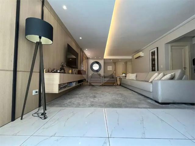 Apartamento para Venda em Santos/SP Embaré 4 Quartos