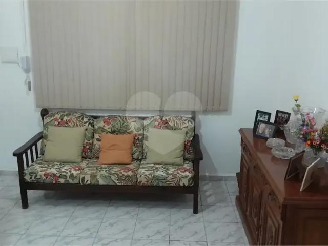 Apartamento para Venda em Santos/SP Embaré 2 Quartos