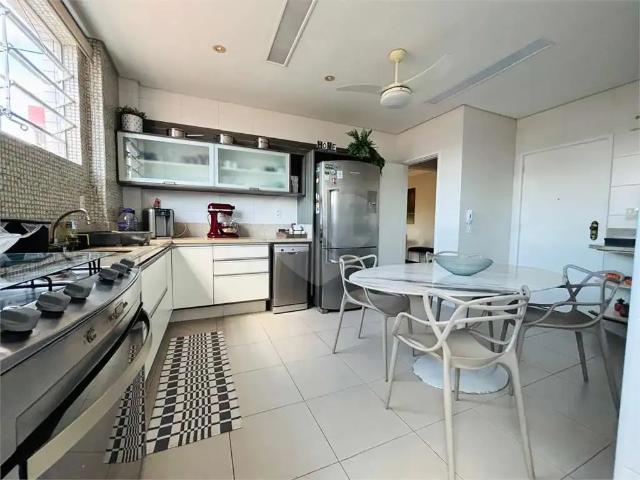 Apartamento para Venda em Santos/SP Embaré 3 Quartos