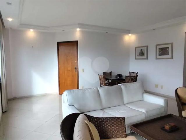 Apartamento para Venda em Santos/SP Embaré 3 Quartos