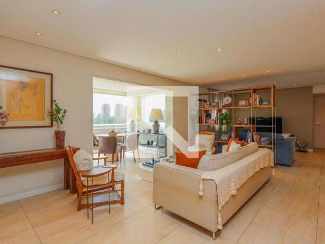Apartamento para venda em Vila Andrade de 200.00m² com 3 Quartos, 3 Suites e 4 Garagens
