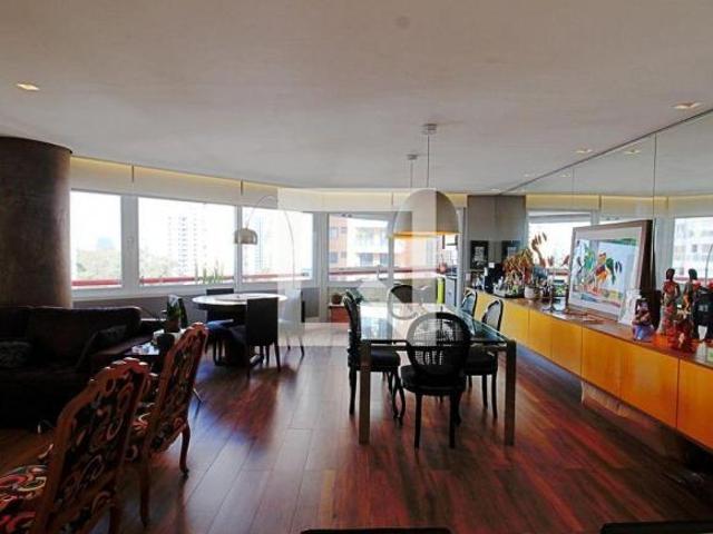 Apartamento para venda em Vila Andrade de 210.00m² com 3 Quartos, 3 Suites e 4 Garagens