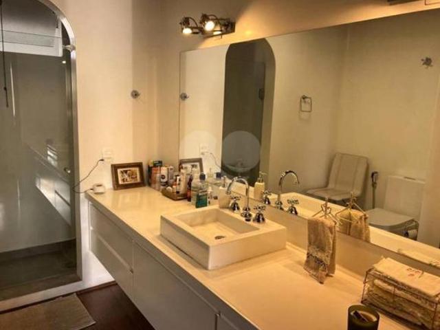 Apartamento para venda em Vila Assunção de 250.00m² com 4 Quartos, 1 Suite e 2 Garagens