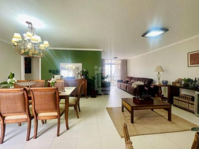 Apartamento para venda em Vila Boaventura de 180.00m² com 3 Quartos, 1 Suite e 2 Garagens