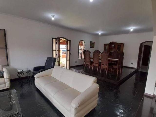 Apartamento para venda em Vila Galvão de 290.00m² com 5 Quartos, 2 Suites e 8 Garagens