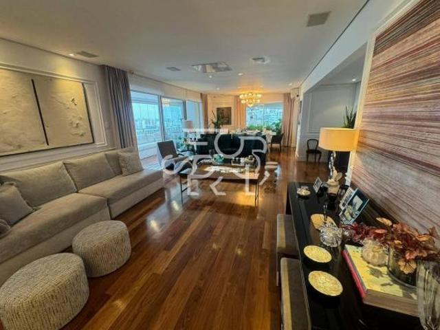 Apartamento para venda em Vila Mariana de 277.00m² com 5 Quartos, 4 Suites e 4 Garagens