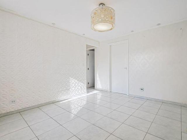 Apartamento para venda possui 52 metros quadrados com 2 quartos em Santa Cândida Curitiba PR
