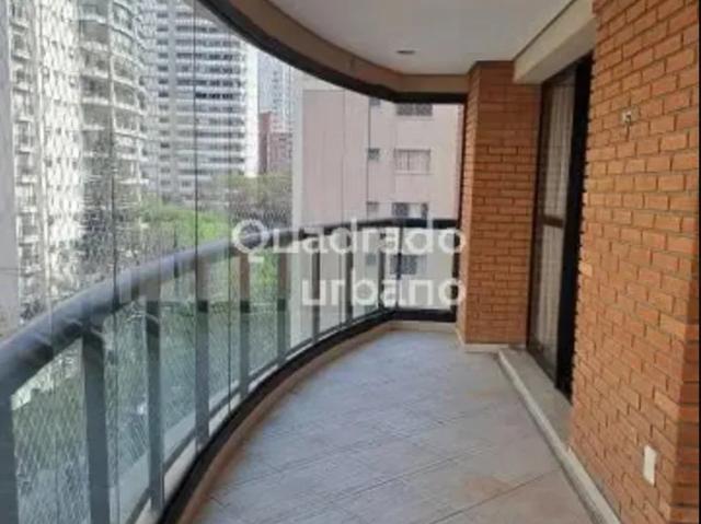 Apartamento para venda possui 161 metros quadrados com 3 quartos em Vila Uberabinha São Paulo SP