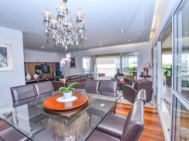 Apartamento para venda possui 213 metros quadrados com 4 quartos em Vila Mariana São Paulo SP