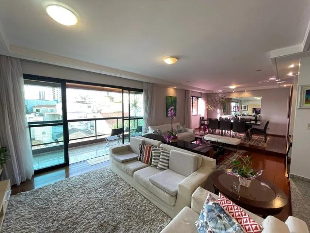 Apartamento para venda possui 214 metros quadrados com 4 quartos em Mirandópolis São Paulo SP