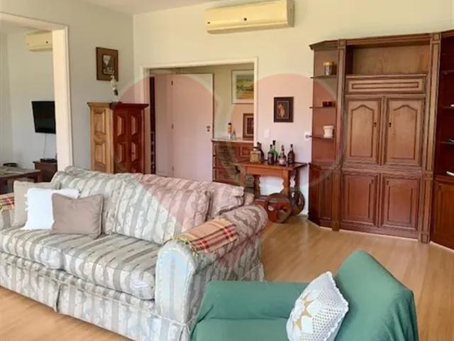 Apartamento para venda possui 216 metros quadrados com 3 qts