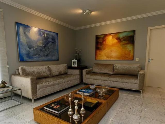 Apartamento para venda possui 220 metros quadrados com 4 quartos em Vila Morumbi São Paulo SP