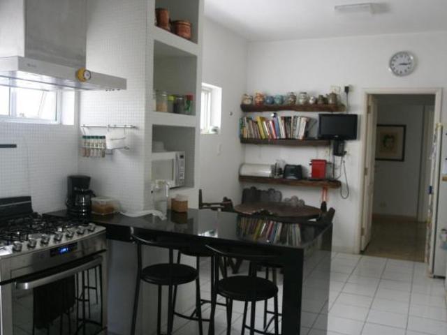 Apartamento para Venda por R$1.700.000,00 com 300m², 2 vagas, 1 suite e 3 dormitórios Higienopolis