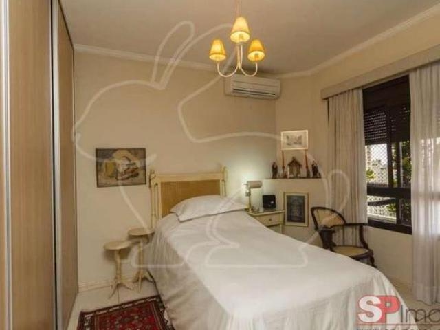 Apartamento para Venda por R$650.000,00 com 228m², 4 vagas e 4 dormitórios Paraisopolis, São paulo