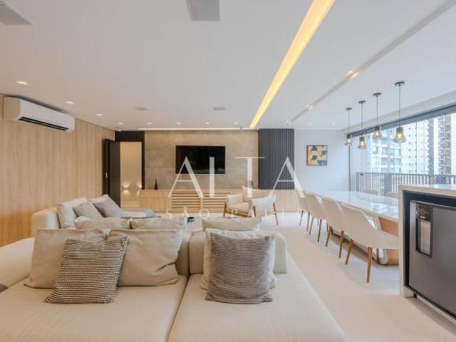 Apartamento para venda PORTEIRA FECHADA à uma quadra do Shopping Ibirapuera em Moema