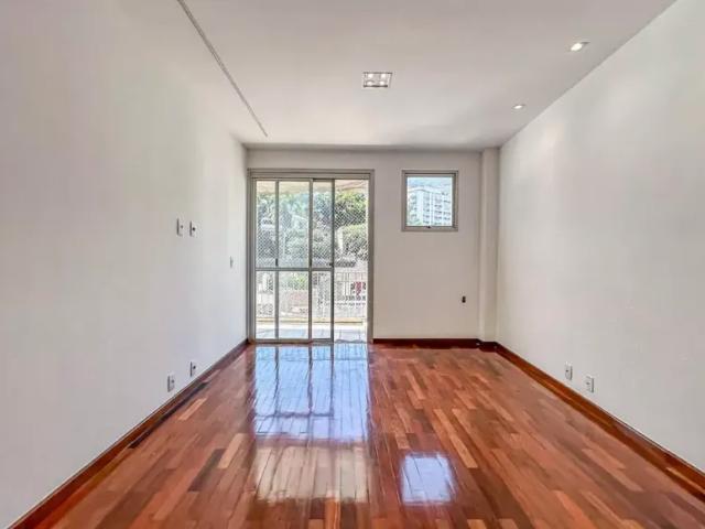 Apartamento para venda tem 80 metros quadrados com 3 quartos