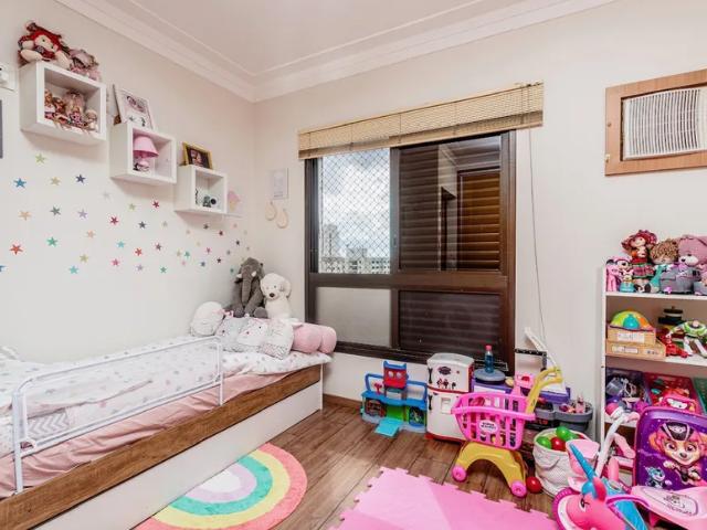Apartamento para venda tem 163 m² com 3 quartos sendo 1 suite com closet