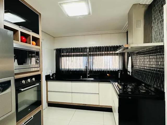 Apartamento para venda tem 178 metros quadrados com 3 quartos em Tatuapé São Paulo SP