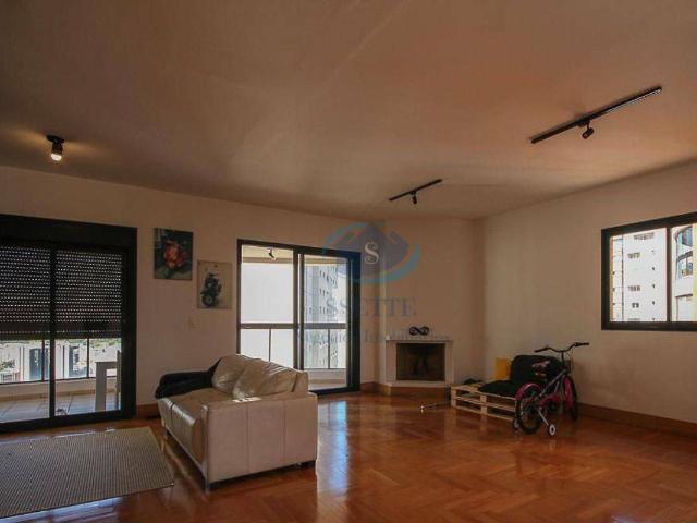 Apartamento para Venda/Aluguel com 3 quartos, 160 m² por R$ 1.600.000